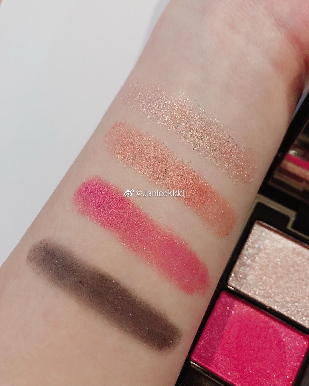 SUQQU 2019年夏季眼影盘，色号: 125 洸惚 -HIKARIBORE|眼影盘|烟雾|粉色_新浪新闻