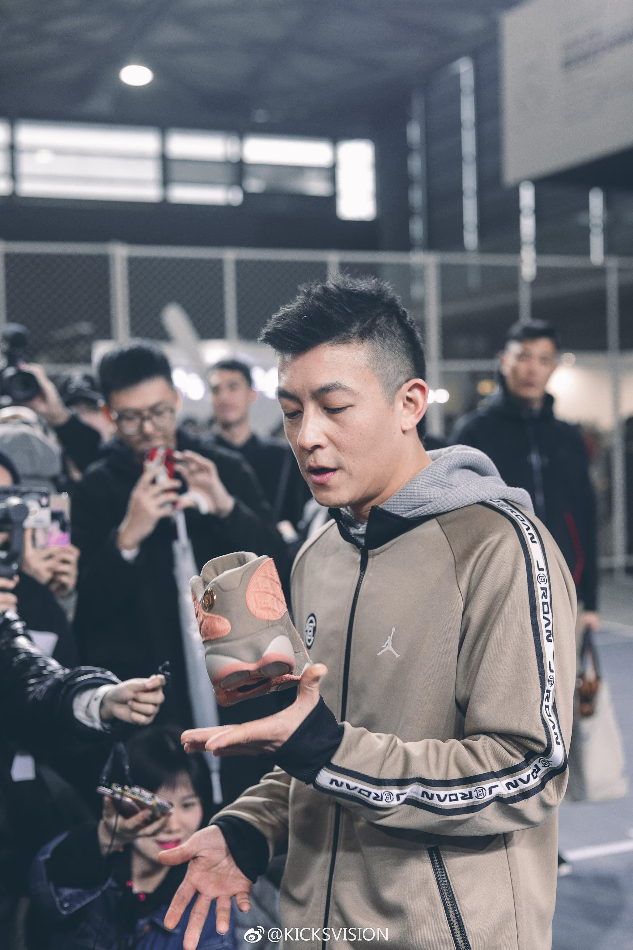 今天@edc陳冠希 在@INNERSECT 现场身着全套 CLOT x Jordan 联名服饰|CLOT|陳冠希|全套_新浪新闻