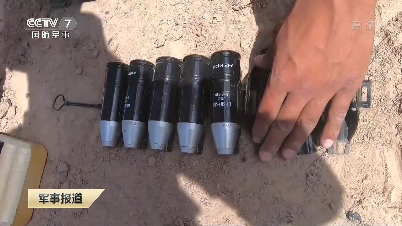 武警进行QLZ-04式35毫米自动榴弹发射器实弹发射|榴弹|实弹|发射器_新浪新闻