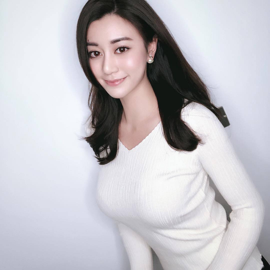 深藏不露Isa Wang IG： c9.isa_新浪新闻