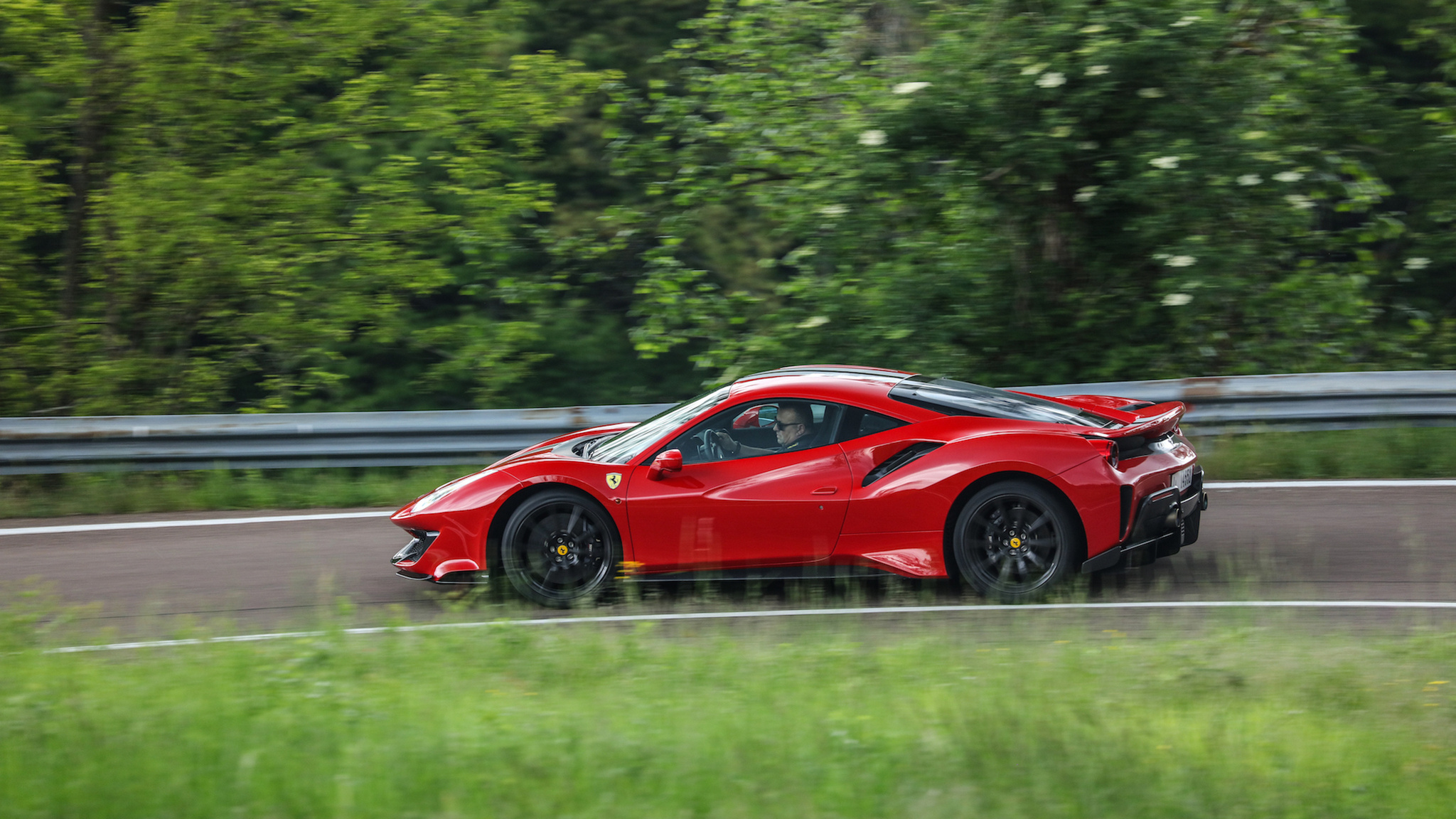 Ferrari 488 Pista-新浪汽车