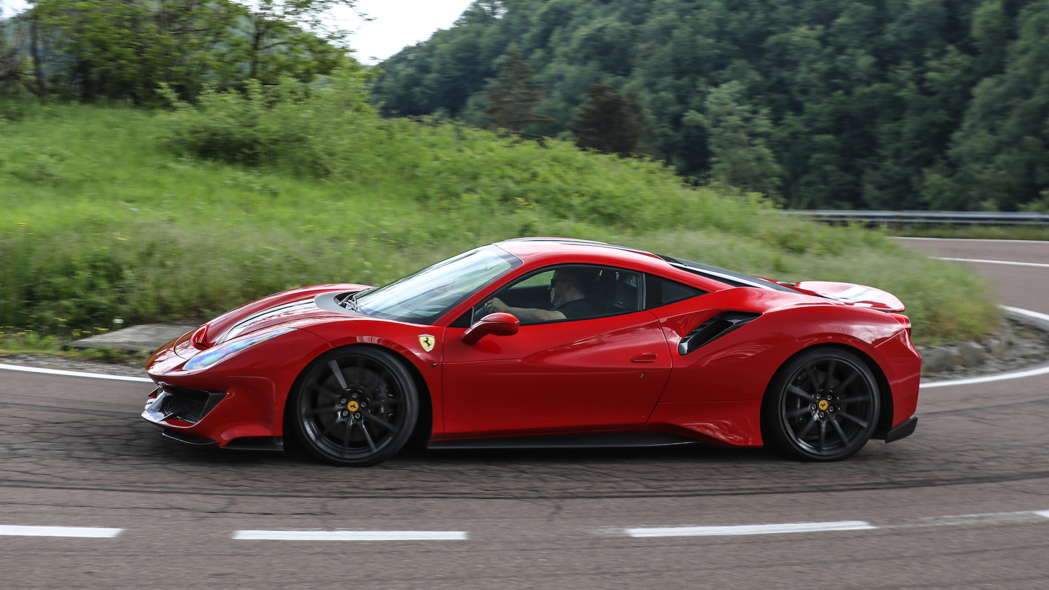 Ferrari 488 Pista-新浪汽车