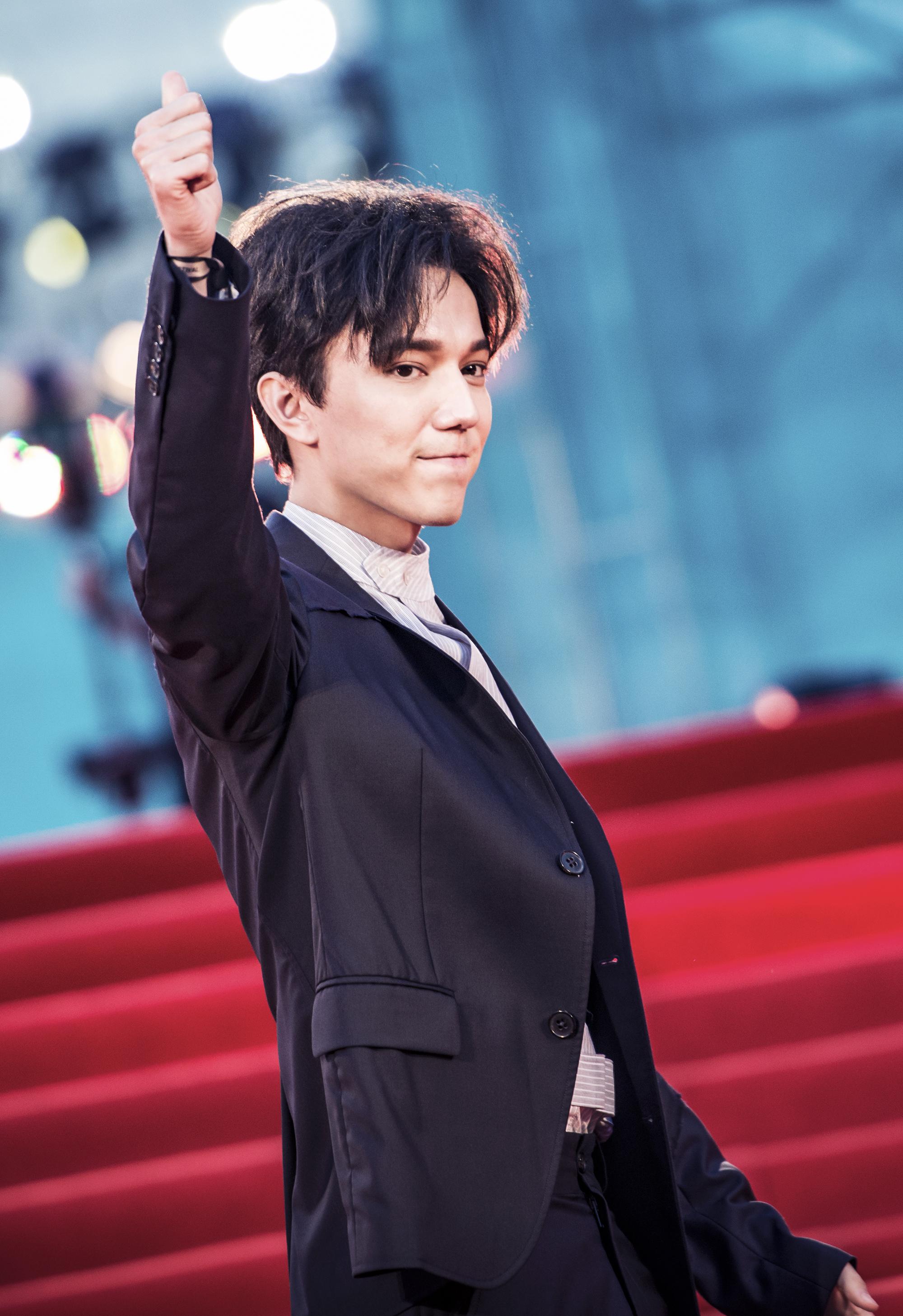 今日 @迪玛希Dimash 现身 的开幕典礼，致敬经典电影《泰坦尼克号》|泰坦尼克号|我心永恒|典礼_新浪网