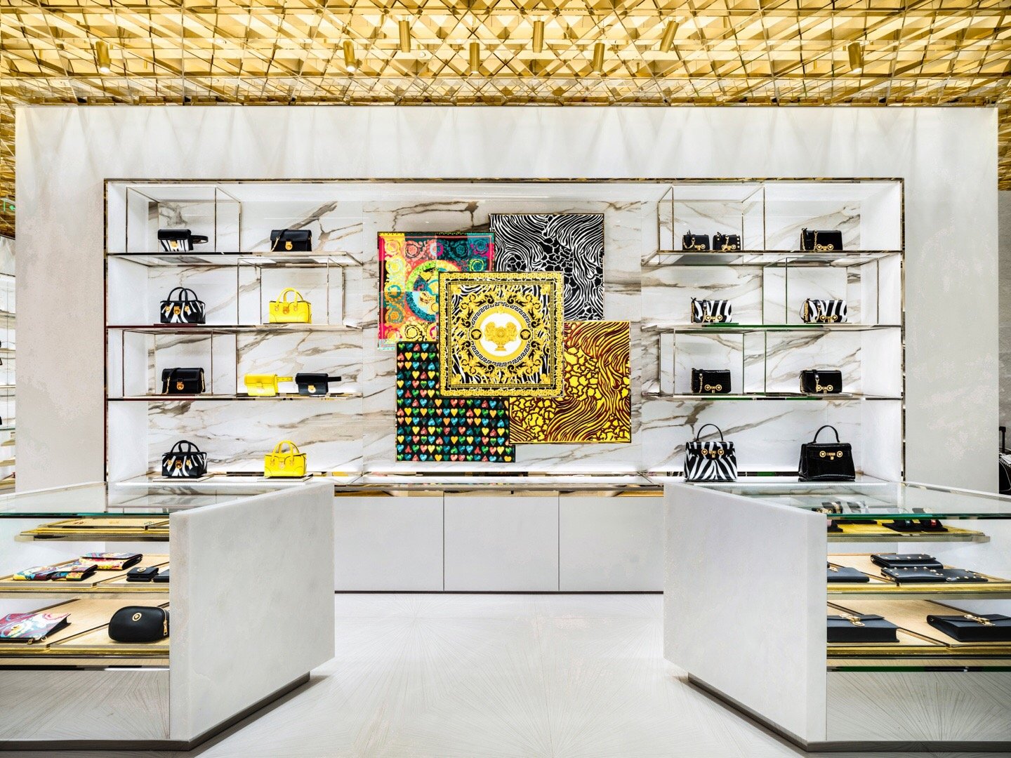 Versace 于中国北京国贸商城南区开设全新旗舰店|北京国贸|旗舰店|美学_新浪新闻