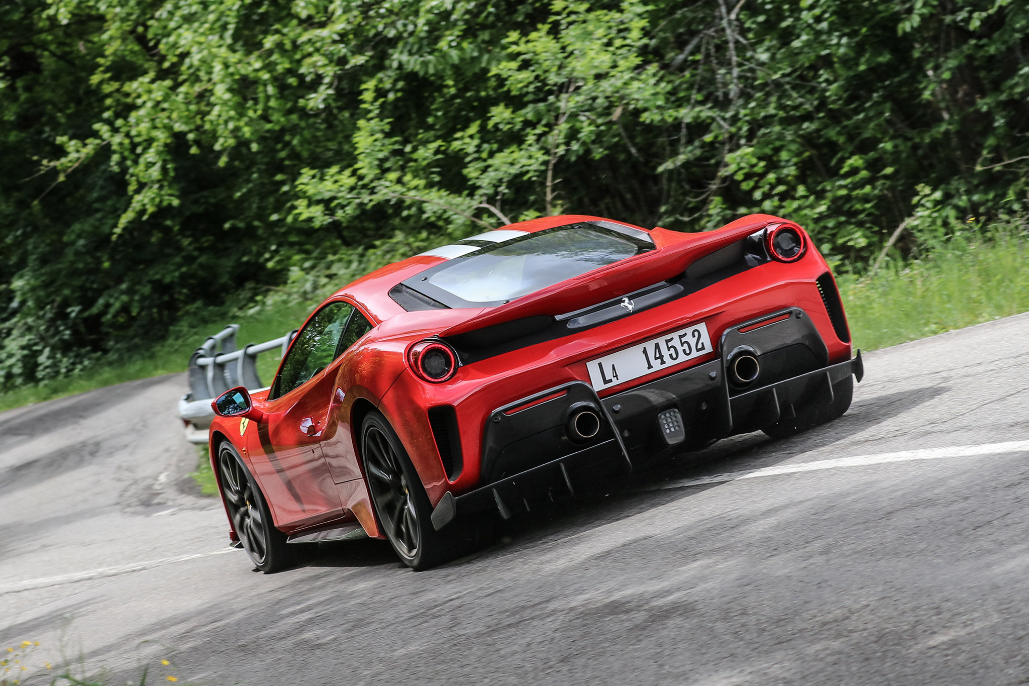 Ferrari 488 Pista-新浪汽车