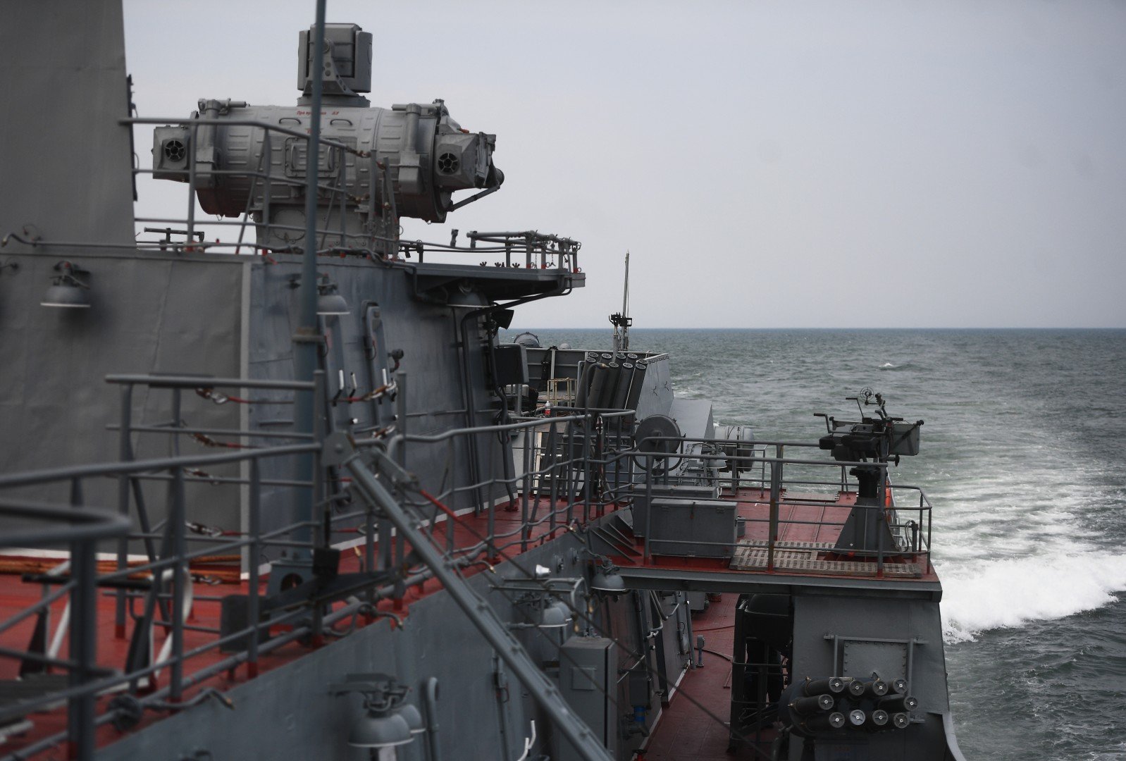 俄罗斯海军11661K型“猎豹“级警戒护卫舰“达吉斯坦”号上的3M89“弯|达吉斯坦|俄罗斯海军|猎豹_新浪新闻
