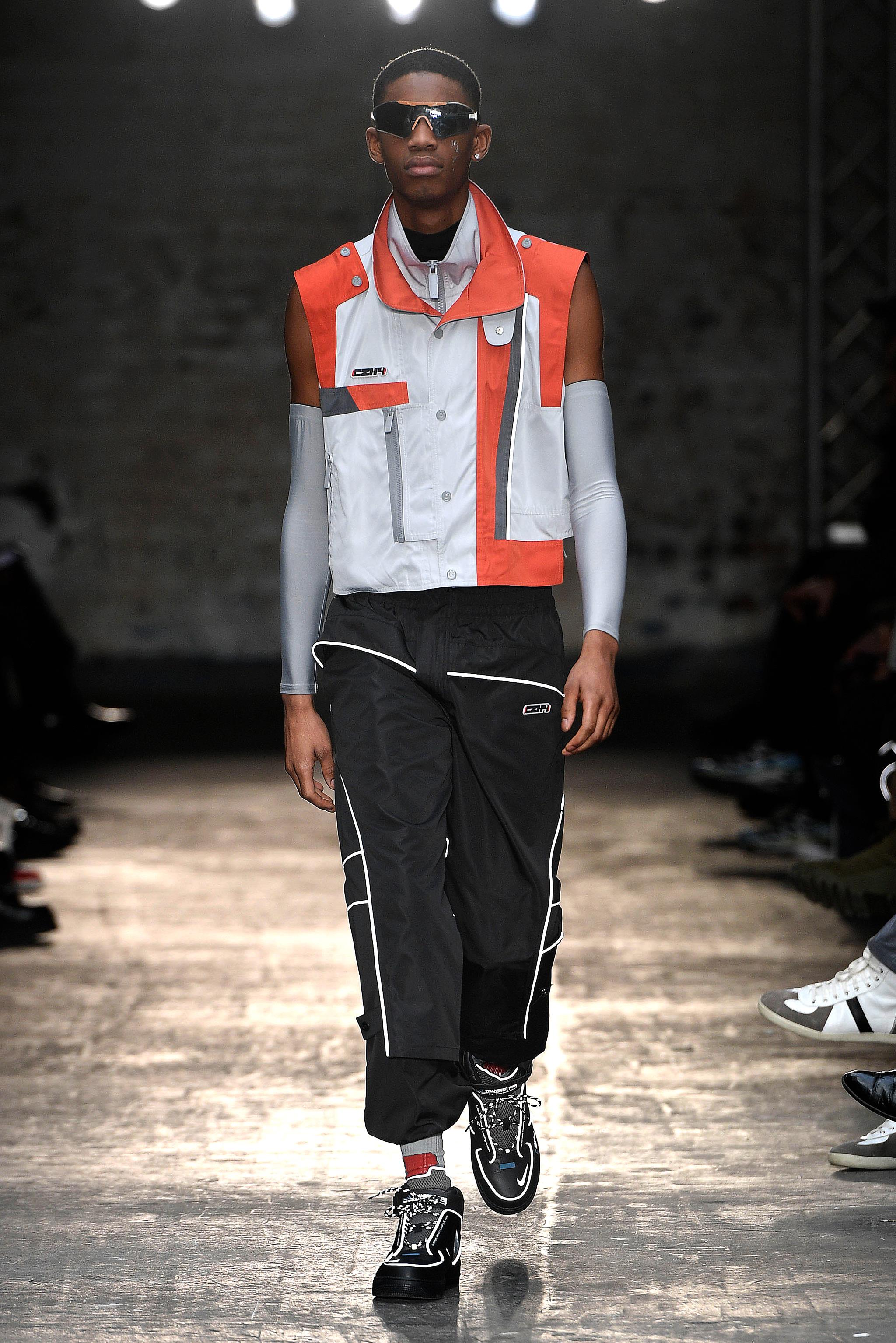 C2H4是中国设计师陈以溪（Yixi Chen）在LA创立的品牌|陈以溪|中国设计师|分子式_新浪新闻