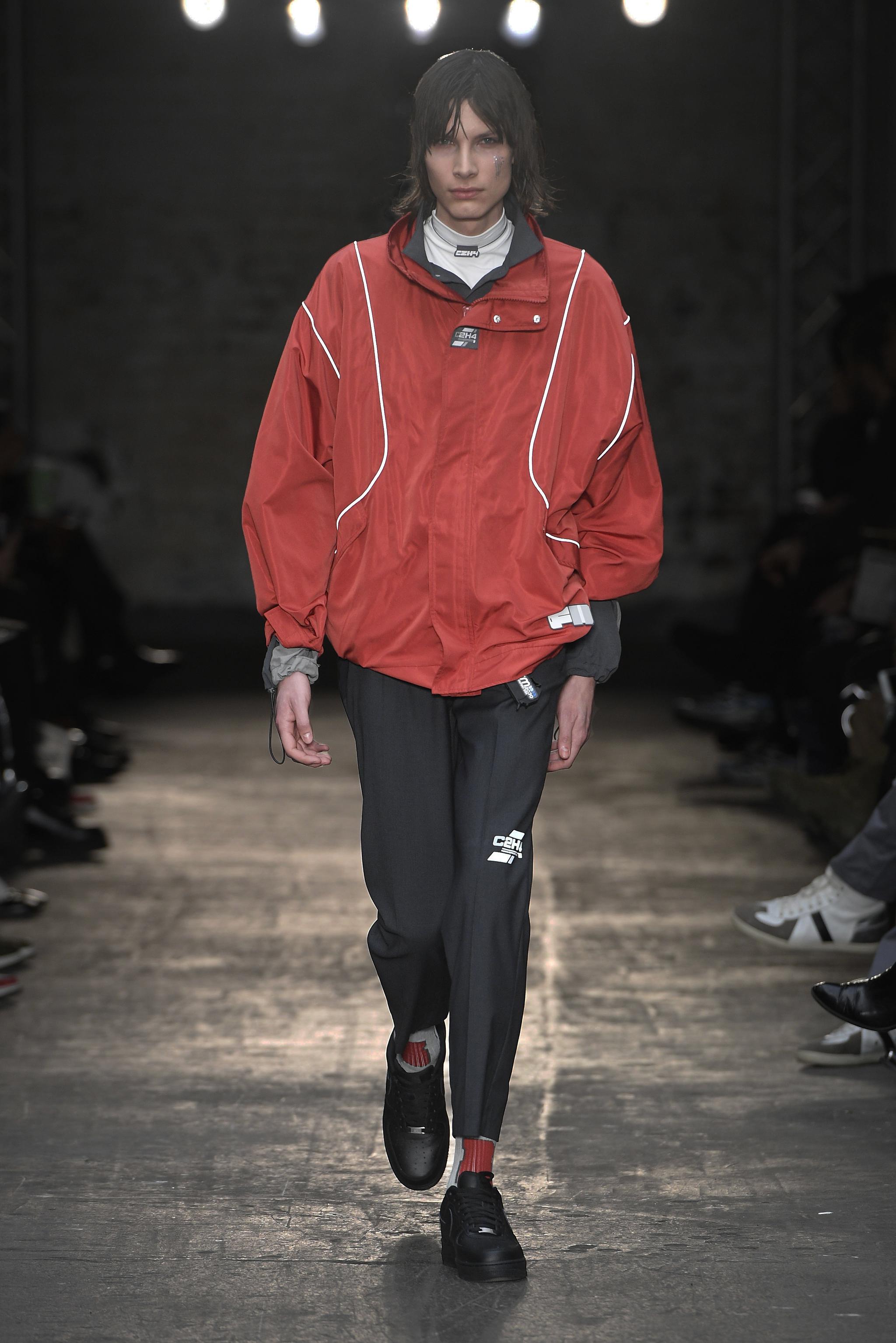 C2H4是中国设计师陈以溪（Yixi Chen）在LA创立的品牌|陈以溪|中国设计师|分子式_新浪新闻