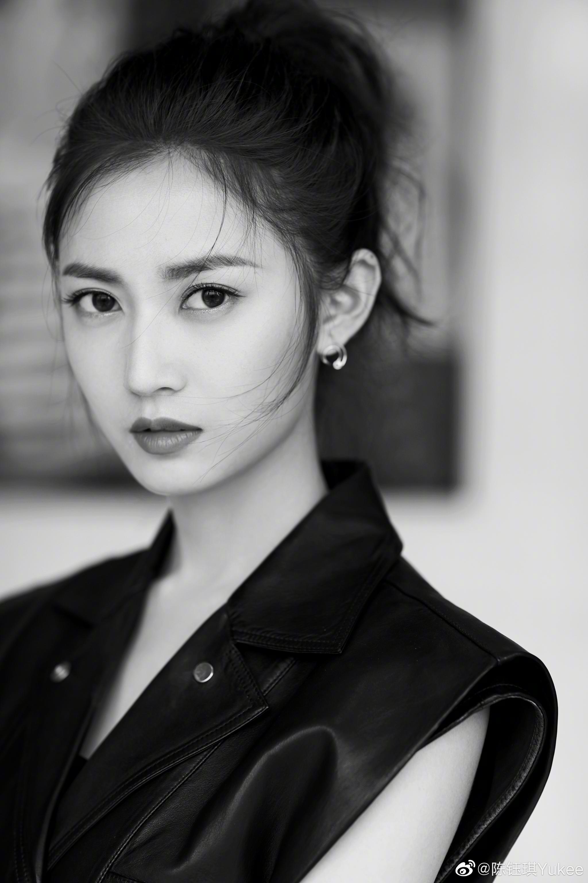 陈钰琪Yukee看展结束回剧组搬砖|陈钰琪|搬砖|剧组_新浪新闻