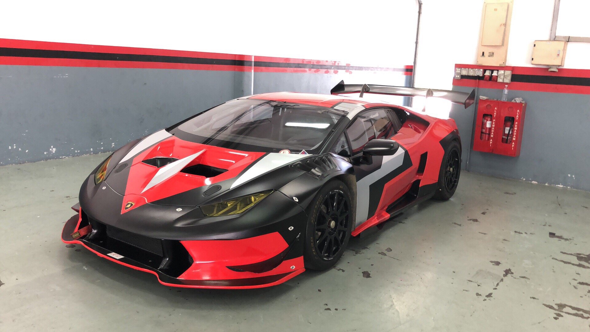 开启China GT 2019赛季，嗨…YC Racing Team以及伙伴们明天见。