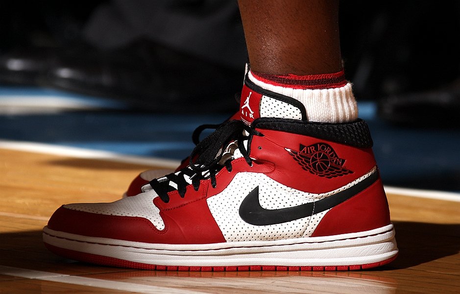 Dwyane Wade - Air Jordan Alpha 1 2009年的圣诞大战韦德穿上了改|圣诞|韦德|中底_新浪新闻