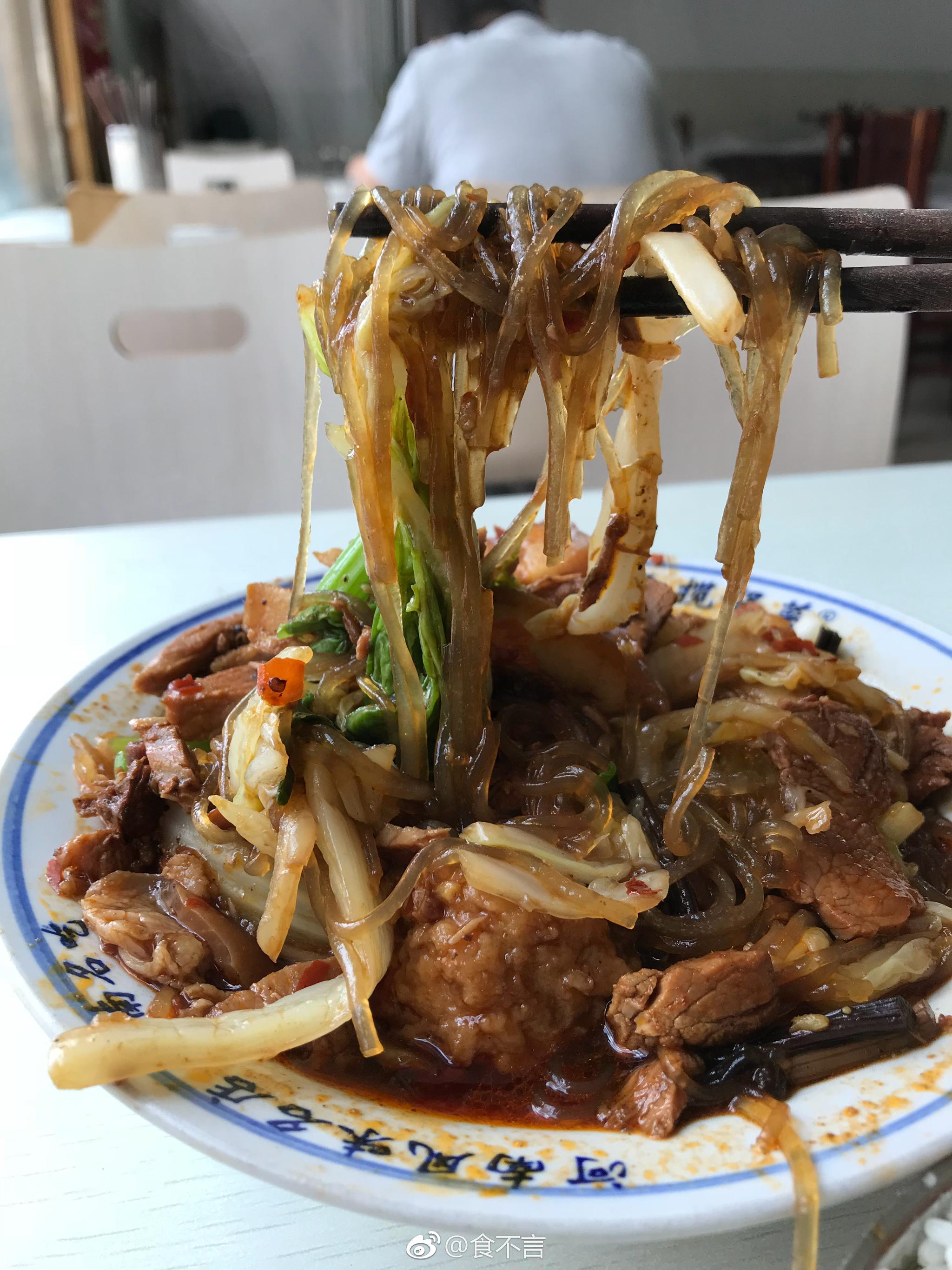 河南名吃杨根宪鲁山揽锅菜据说这家揽锅菜是鲁山当地最有名的店很大|鲁山|名吃|蕨菜_新浪新闻