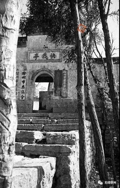 背影里的徐州地标：电影院、九曲桥和动物园，城墙拐角有座快哉亭|快哉亭公园|快哉亭|奎楼_新浪新闻