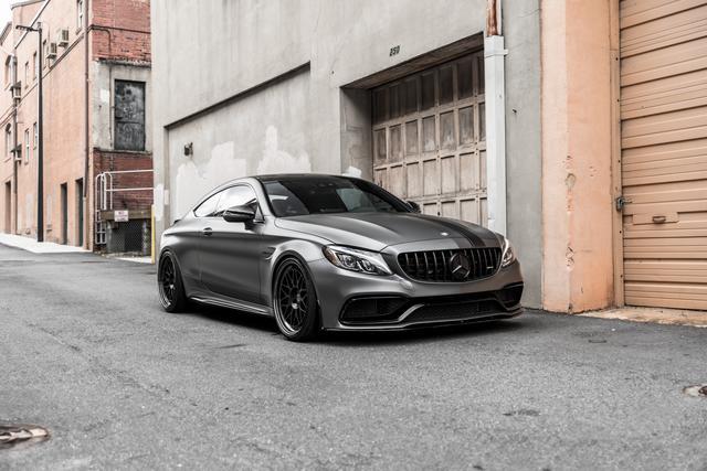 梅赛德斯全新AMG C63S哑光碳灰涂装版，20英寸两片式锻造轮毂-新浪汽车