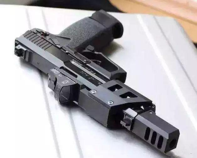 Mk23手枪的确让人感到很具有“进攻性”