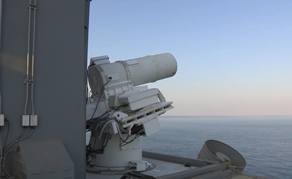 美军驱逐舰配备实战型激光炮 未来海战将现新模式 无人机 激光武器 舰载 新浪军事 新浪网