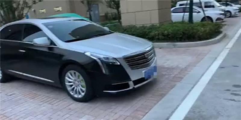 首台“双拼色”凯迪拉克XTS，车价26万，灵感源于迈巴赫