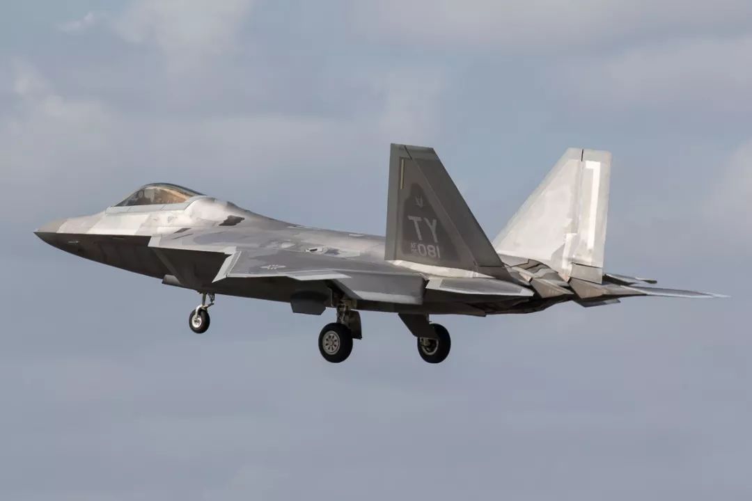 F22为啥轻易不出动？飞行一小时就要烧掉6万美元，妥善率还很坑爹|战机|妥善率|美军_新浪新闻