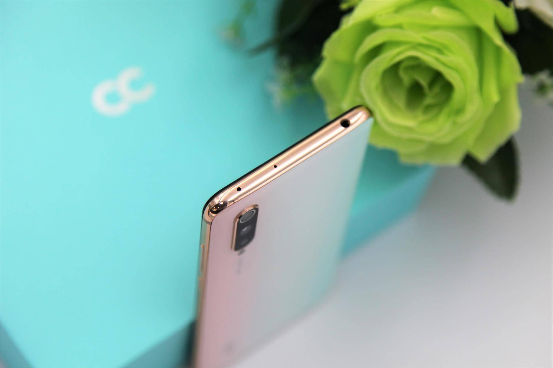 小米CC9美图定制版测评之开箱篇 2599元用上美图技术值不值？__财经头条