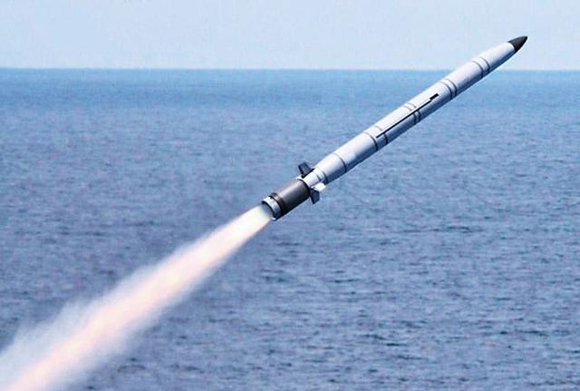 YJ-12和YJ-18都是反舰导弹，为什么要同时装备两款？