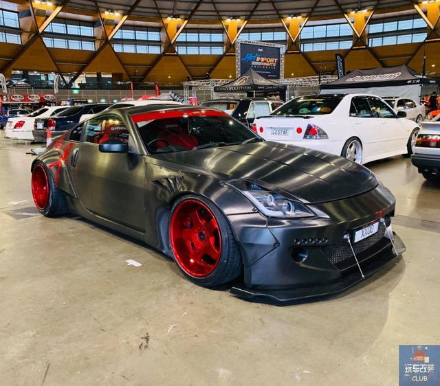 这辆日产Nissan 350Z很有自信！直接将“冠军”作为车身涂装！