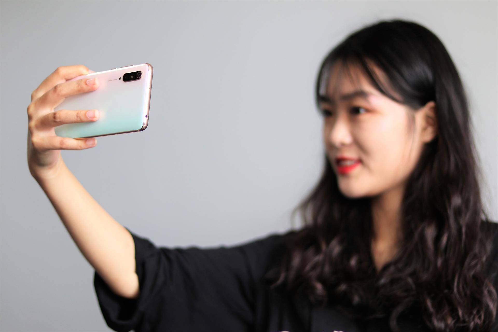 宇宙最强自拍手机!小米CC9美图定制版拍照测评 2599真的卖便宜了__财经头条