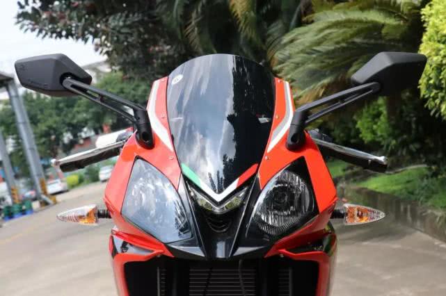 阿普利亚GPR150更新2019款，增加GP元素的银灰配色-新浪汽车