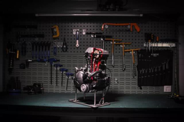 阿普利亚GPR150更新2019款，增加GP元素的银灰配色-新浪汽车