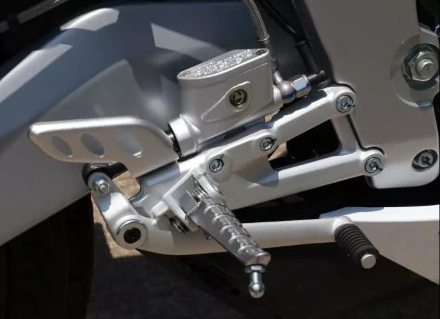 阿普利亚GPR150更新2019款，增加GP元素的银灰配色-新浪汽车