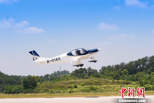 民企自主研制通用飞机GA20首次完成3千米高度试飞_手机新浪网