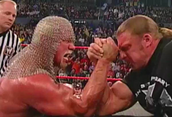 WWE掰手腕的名场面！约翰塞纳战胜马克亨利，HHH差点掰断胳膊