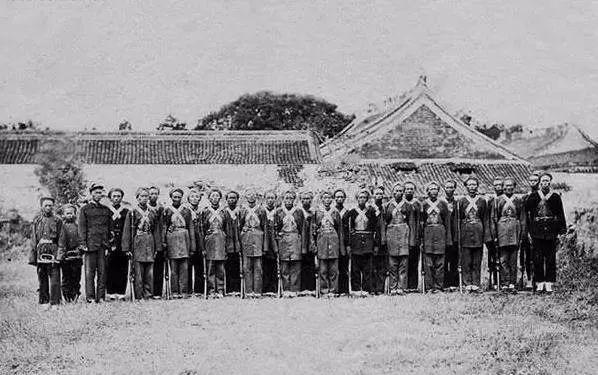 What what was the main clothing worn by Qing Dynasty soldiers when the ...