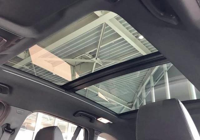 全新宝马X1到店实拍！换上X5前脸，空间大，配2.0T引擎+8AT！-手机新浪汽车