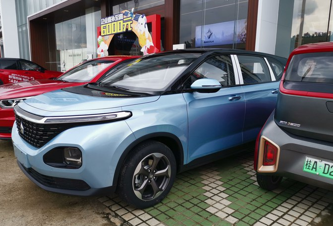 到店实拍宝骏两款全新车型，RM-5/RC-6，全新外观全新LOGO