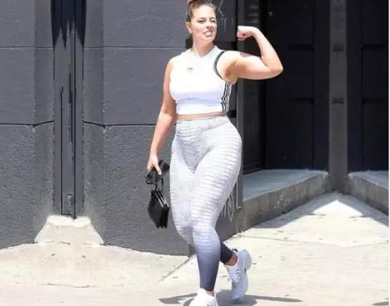 140斤大码女人，因为身材堪比卡戴珊，当上了职业模特