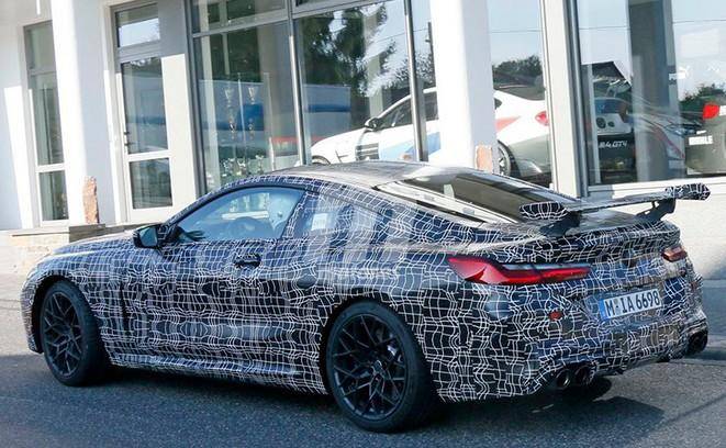 宝马全新M8“加强版”谍照曝光，搭4.4T引擎动力再升级-新浪汽车