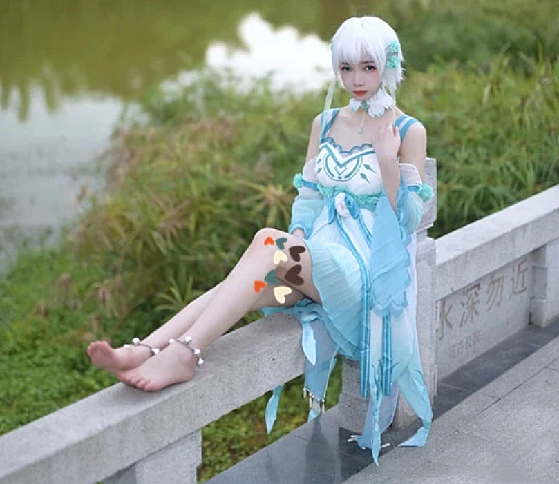专业COS有多牛？看清她“会说话的脚”，网友：我模仿不来！|牛|豆芽菜|职业_新浪新闻