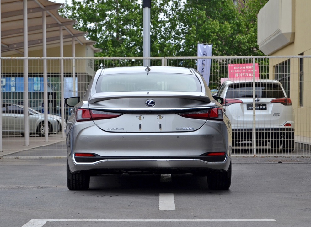 40万让你买车，奥迪A6L和雷克萨斯ES300，你买谁？-手机新浪汽车