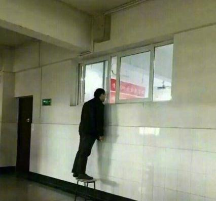 校园里随手拍得搞笑图片 、差点给自己笑岔气|班主任|校园|同学_新浪新闻