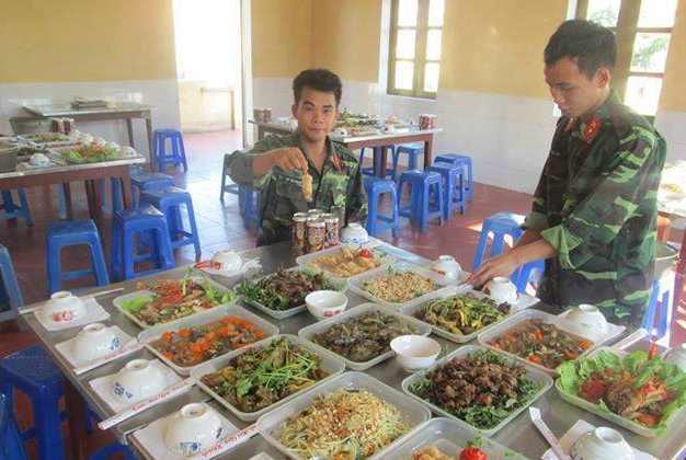 揭秘解放军伙食：饭菜分四个等级，最丰盛的部队跟美军仍有差距|伙食|美军|部队_新浪新闻
