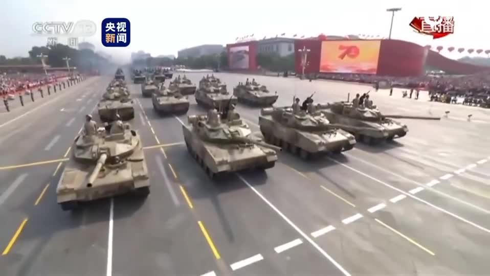 轻型装甲方队：ZTZ-15式轻型坦克和ZBD-04A步兵战车（视频）_手机新浪网