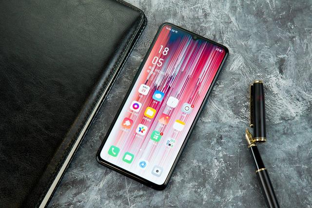 OPPO Rone Ace上手体验：90Hz刷新率屏幕，能让你快速上分__财经头条