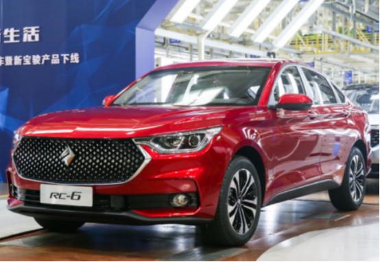 宝骏RC-6拥有超大空间，搭载双12.3一体大屏，上市即成为爆款-新浪汽车