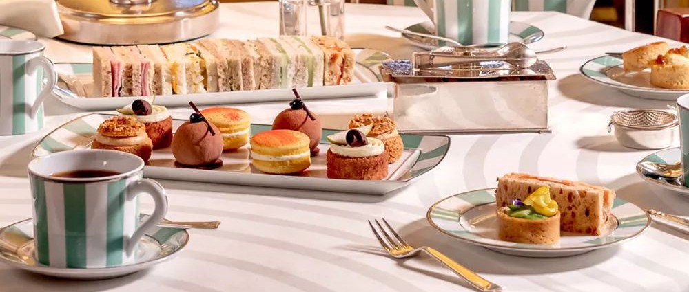 看世界 · 酒店 | 遇见英式下午茶：当维多利亚式古典与当代艺术相碰撞|下午茶|甜品_新浪新闻