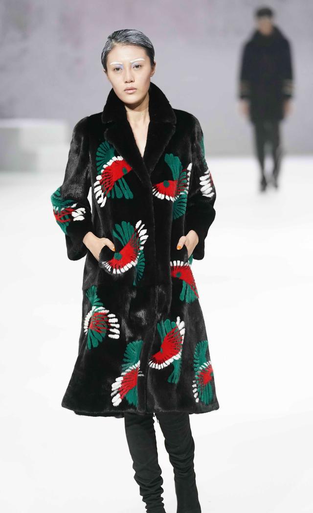 NE•TIGER 东北虎举行“华服四季之冬”高级定制发布会|华服|高级定制|东北虎_新浪新闻