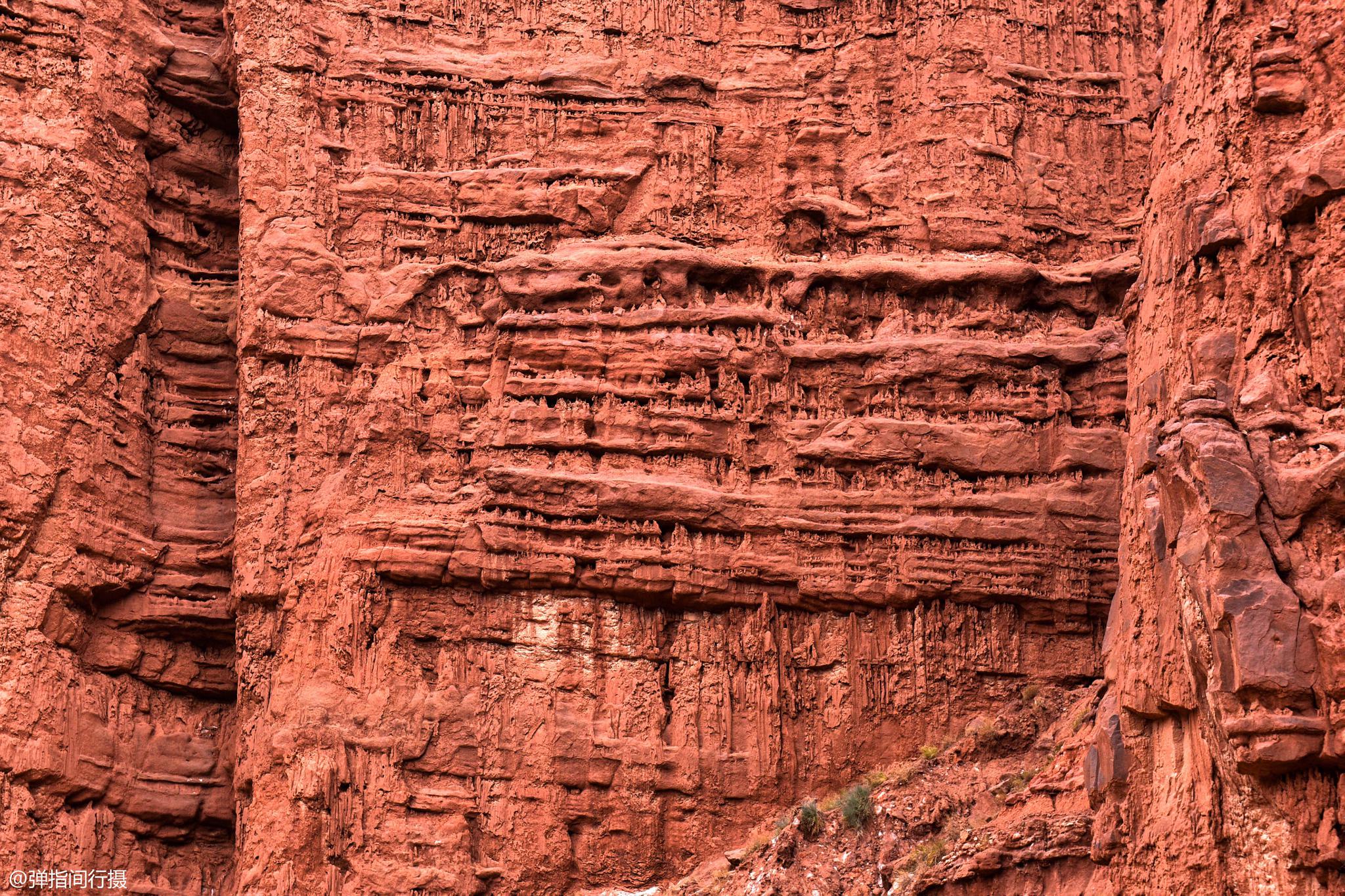 新疆神秘“峡谷之王”，红崖赤壁奇幻无比，犹如一处天然遗世古堡|红崖|古堡|峡谷_新浪新闻