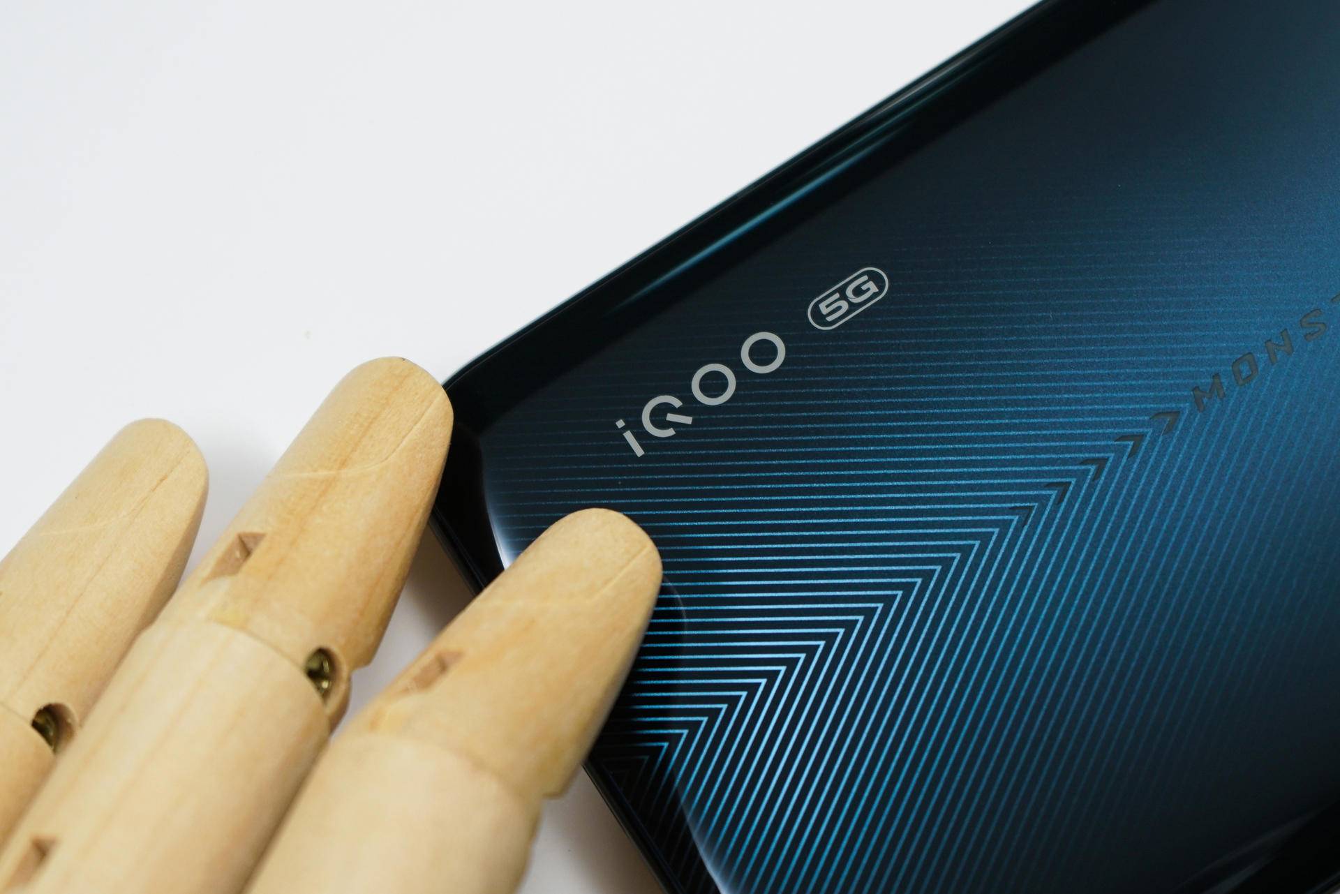 iQOO Pro 5G版美图欣赏，专注于内功的修炼，让性能更为极致__财经头条