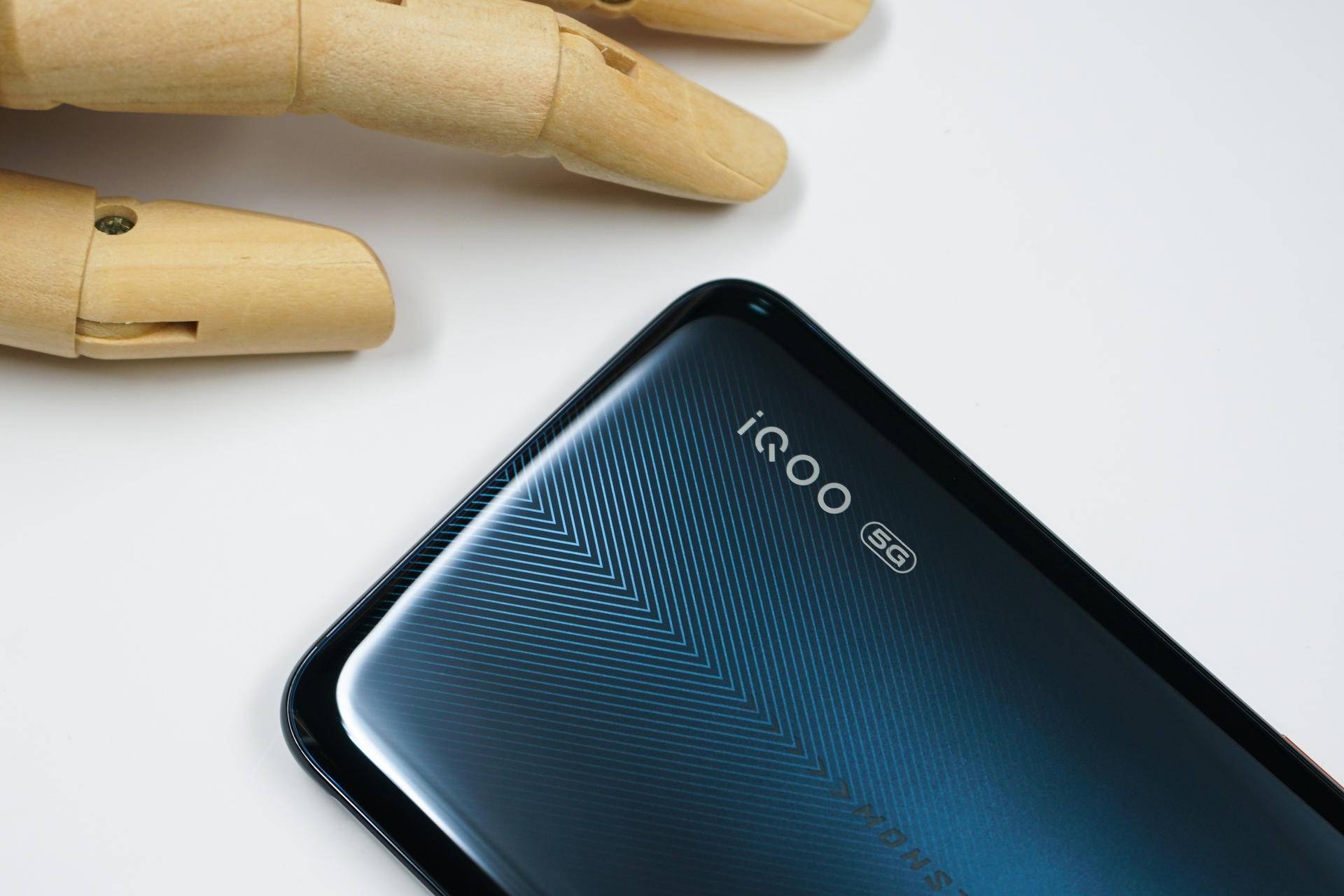 iQOO Pro 5G版美图欣赏，专注于内功的修炼，让性能更为极致__财经头条