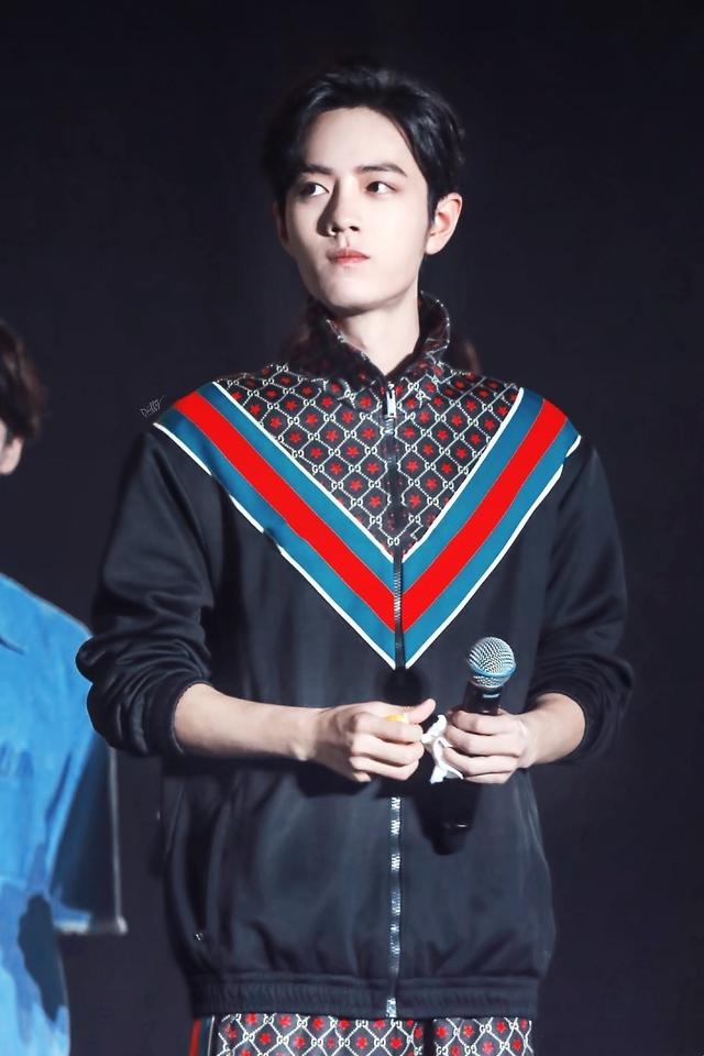 肖战泰国行4组造型，GUCCI高雅，BALMAIN霸气|赞赞|造型|泰国_新浪新闻