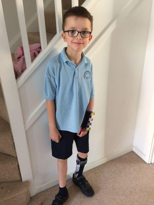 英国七岁男孩在派对上表现不对劲，妈妈认为很蠢，其实他是中风了